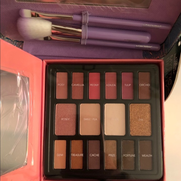 the color institute | Makeup | The Color Institute Makeup Set | Poshmark